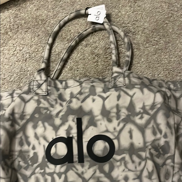 ALO Yoga | Bags | Alo | Poshmark